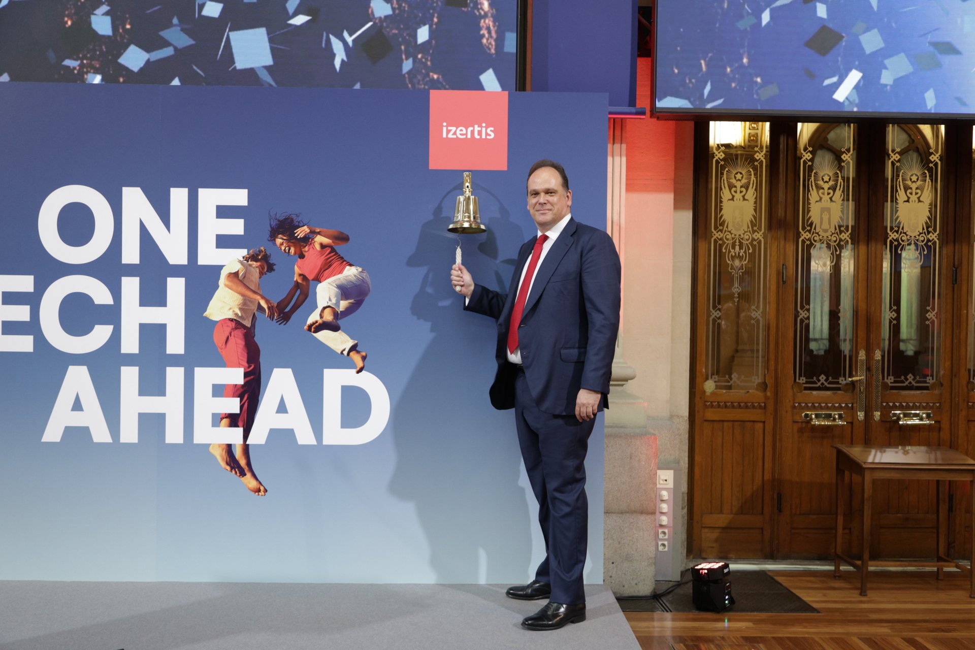 BME da la bienvenida a IZERTIS en su paso de BME Growth a Bolsa | BME Bolsas y Mercados Españoles